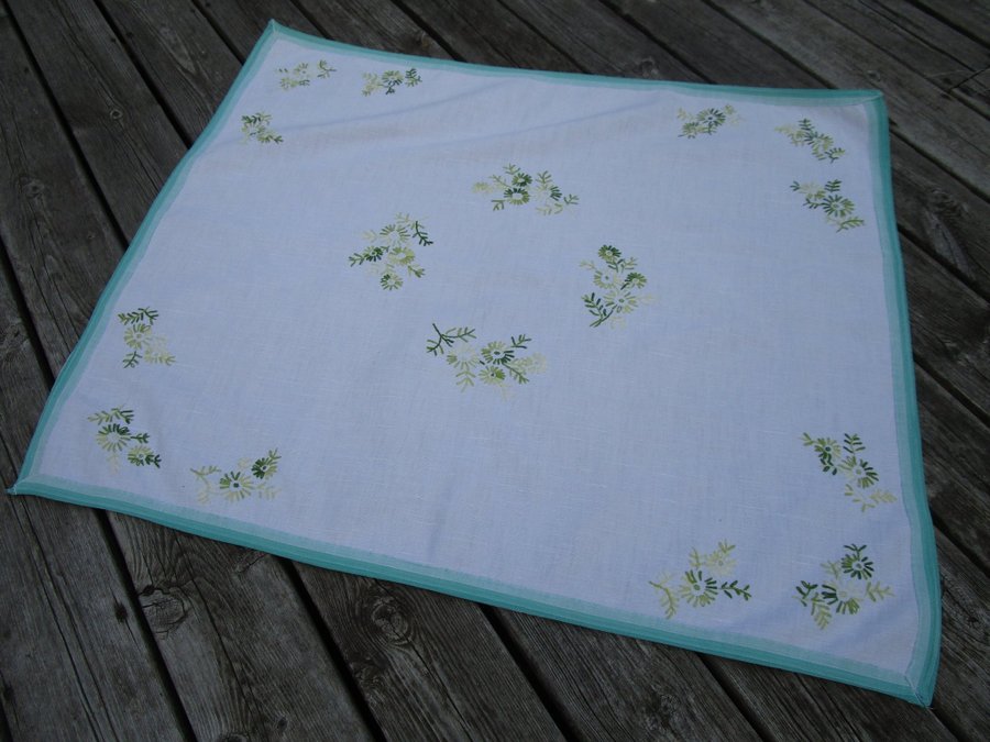 RETRO / VINTAGE Duk med broderade gröna blommor | Köp på Tradera ...