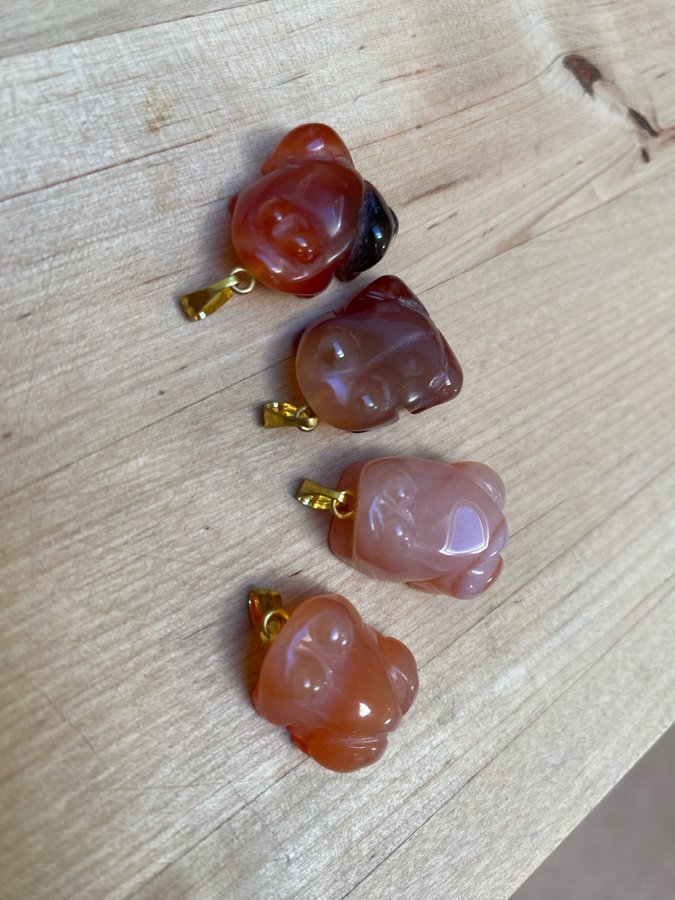 4 små härliga hängen i form av grodor i sten/ l.. | Köp på Tradera ...