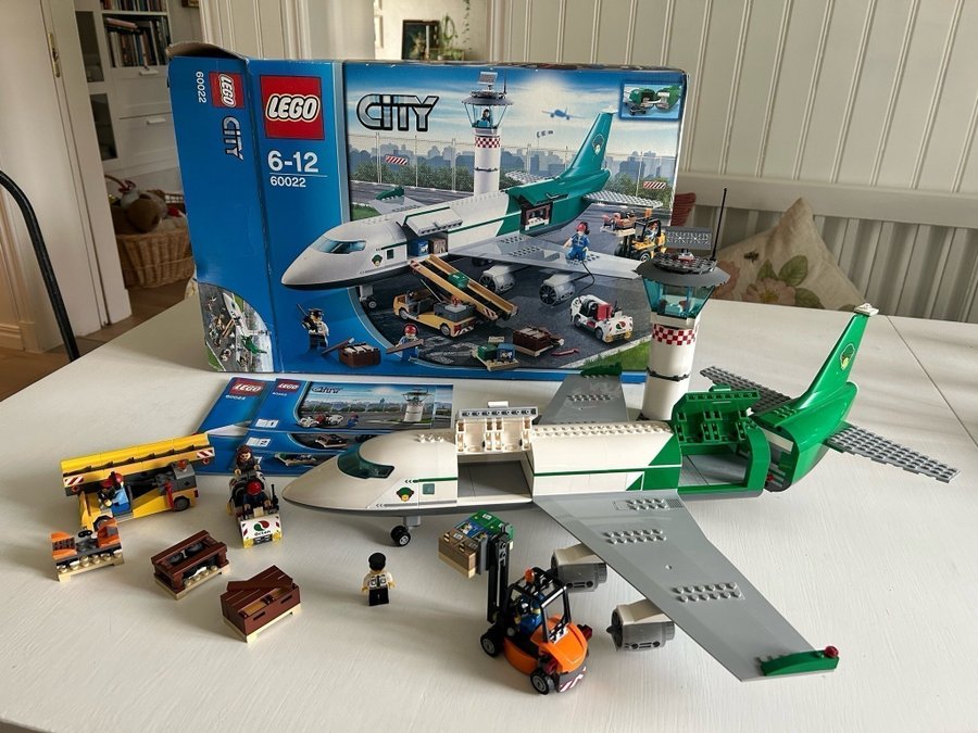 Se produkter som liknar LEGO City 60022 Cargo Plane på Tradera (693341949)
