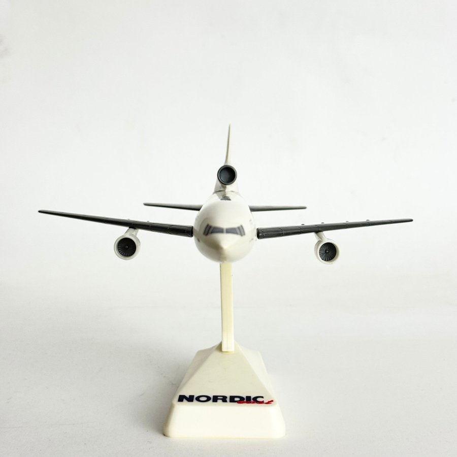 Modellflygplan på ställ, Nor.. | Köp från Internetsales på Tradera ...