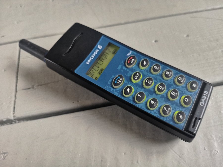 Se produkter som liknar Ericsson GA318 ”GSM Handheld”.. på Tradera ...