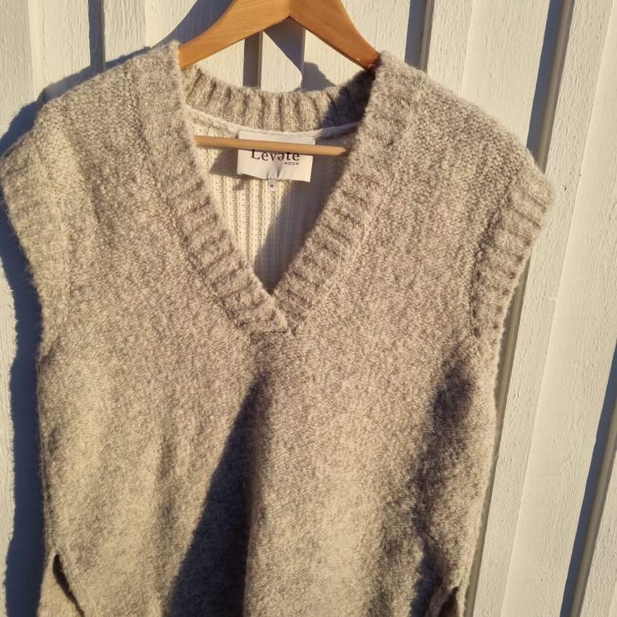 Leveté Room grå väst, stl M Helt ny! | Köp på Tradera (708234931)