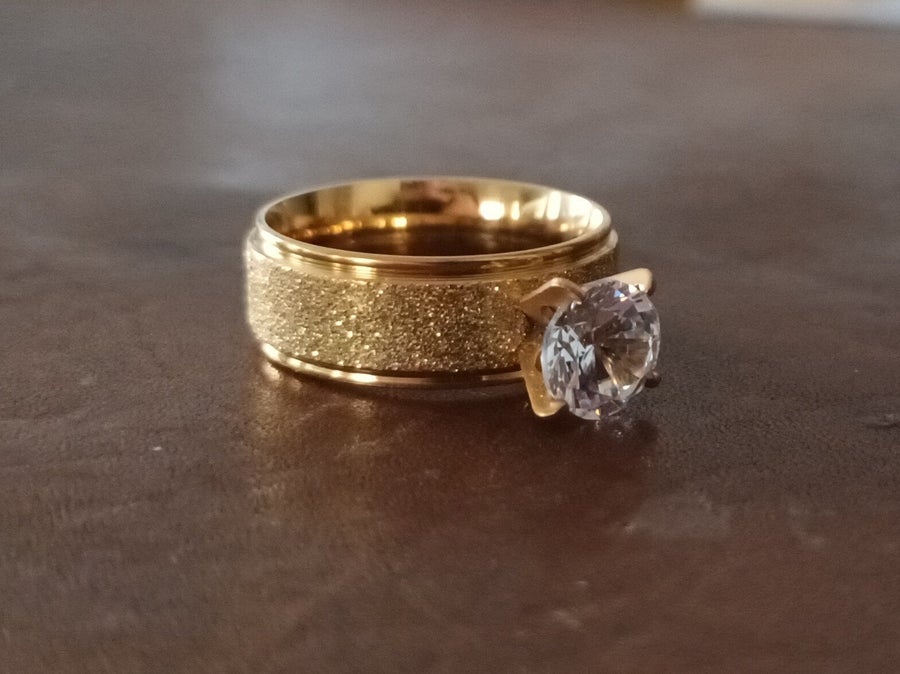 Mycket vacker ring med klar sten. 19,0 mm. Titta. | Köp på Tradera ...