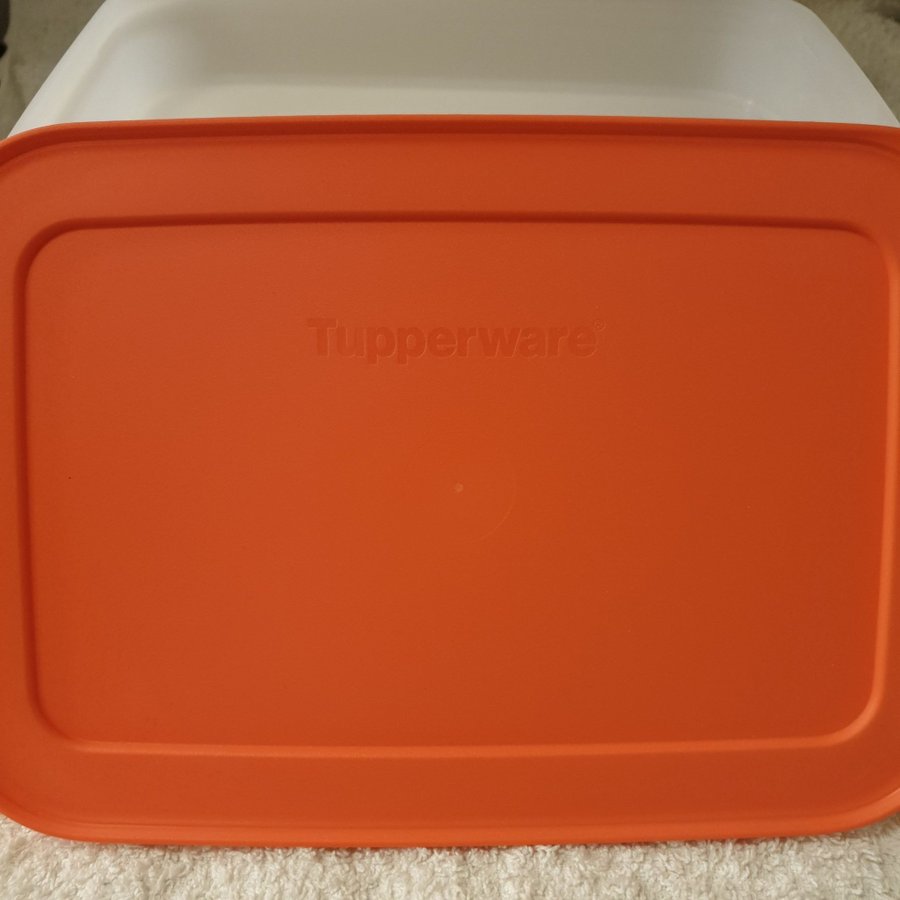 Tupperware Frysburkar med lock | Köp på Tradera (707666260)