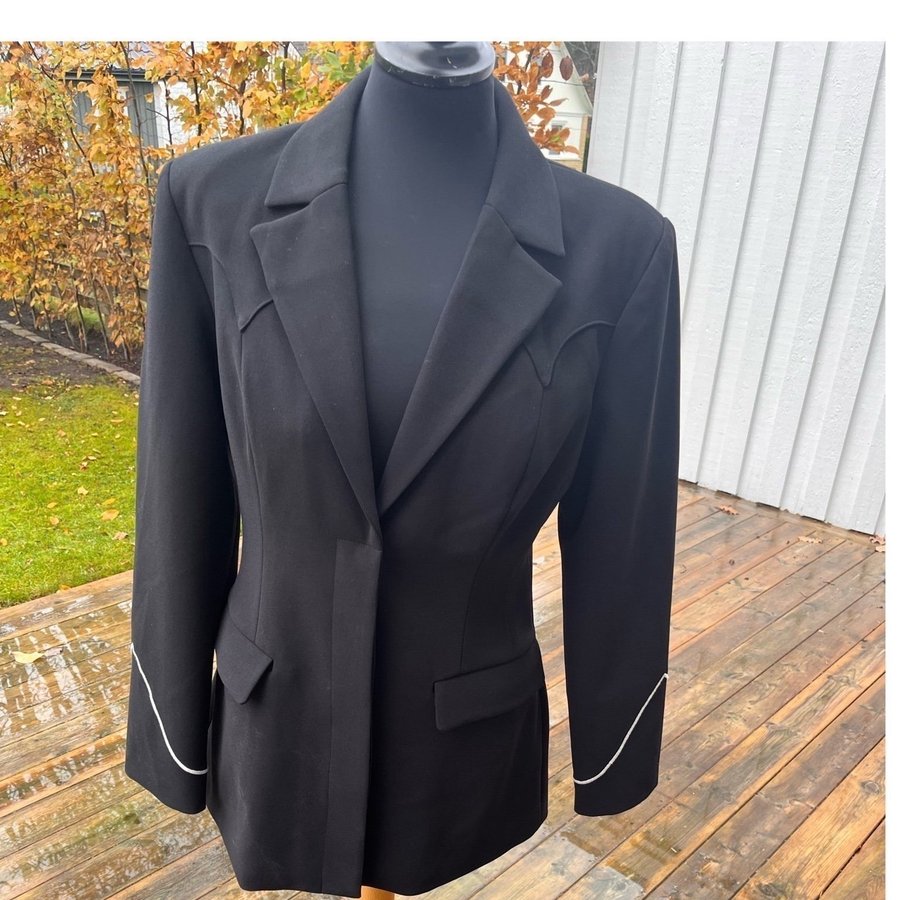 Gina Tricot Icona Pop svart kavaj, storlek 38 #.. | Köp på Tradera ...