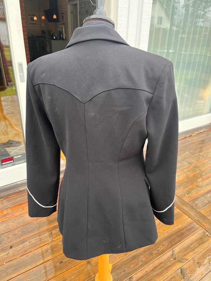 Gina Tricot Icona Pop svart kavaj, storlek 38 #.. | Köp på Tradera ...