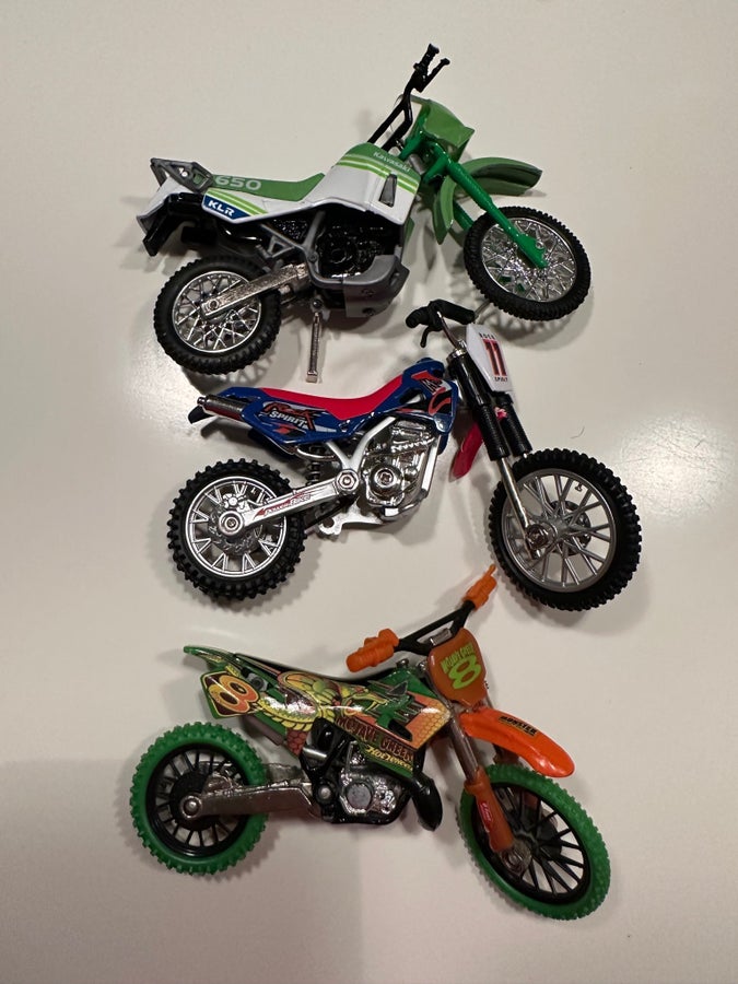 Se produkter som liknar Leksaks Motorcyklar på Tradera (709787780)