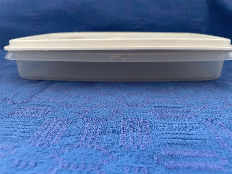 Tupperware låda med lock. | Köp på Tradera (694611975)