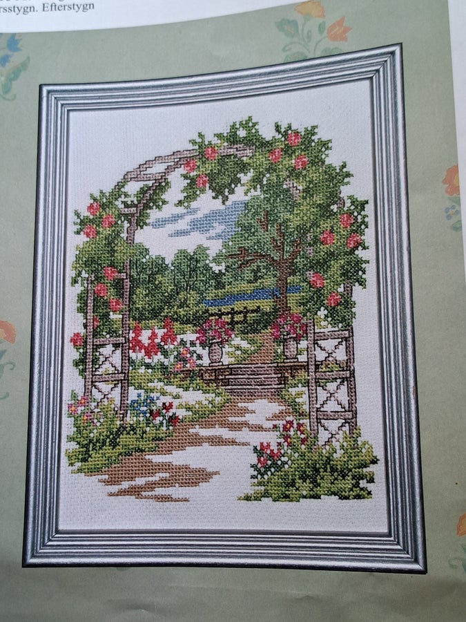 KOMPLETT BRODERI.TAVLA 20 X 26 CM. | Köp på Tradera (736346996)