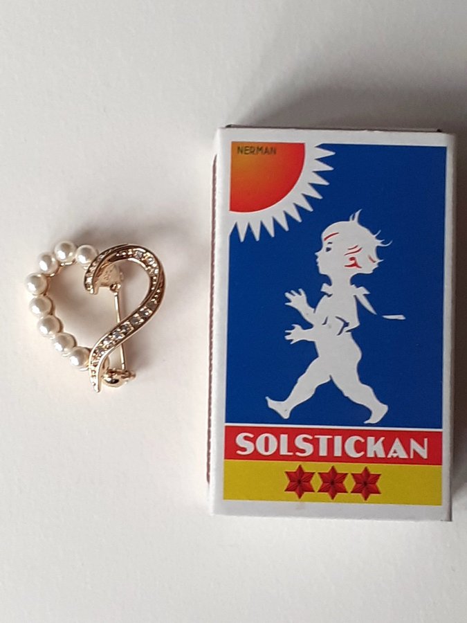 Brosch i form av ett hjärta | Köp på Tradera (709150180)