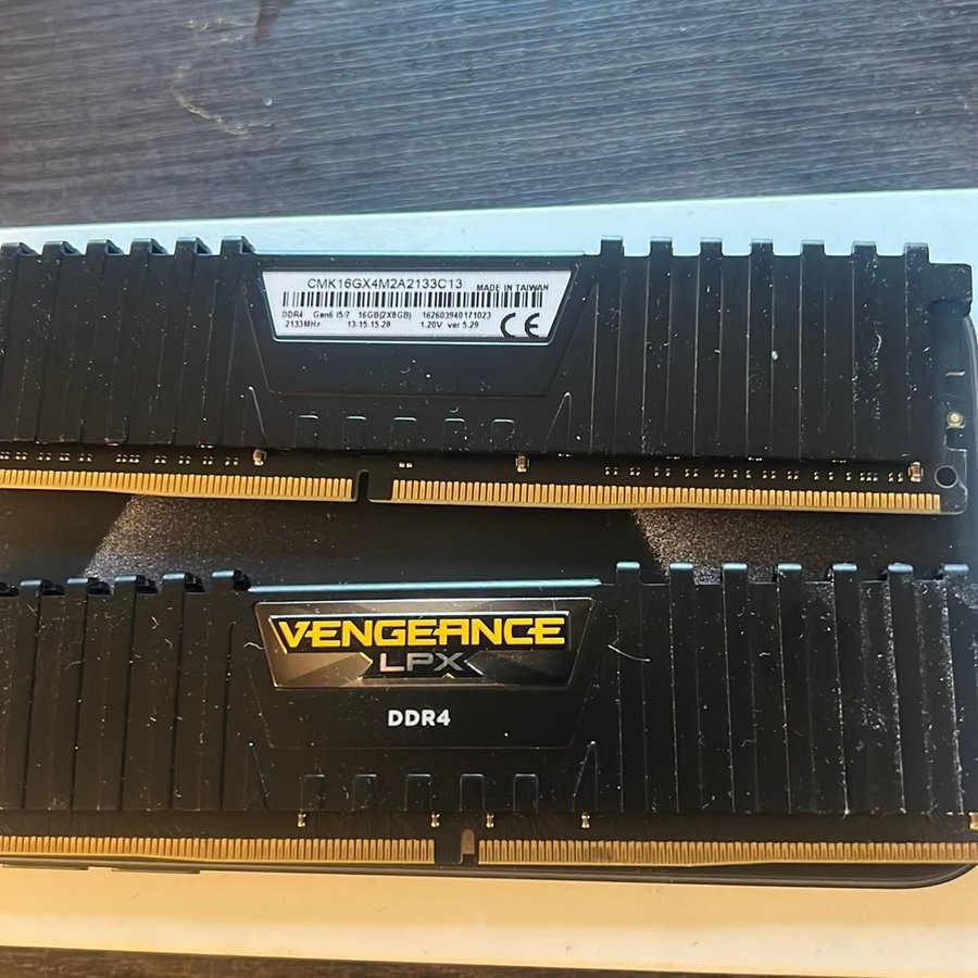 Corsair Vengeance DDR4 2133mhz 16 gb | Köp på Tradera (709275848)