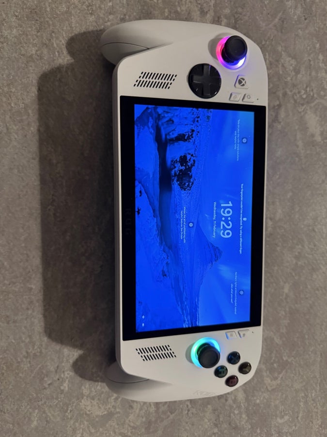 ASUS ROG Ally Handheld Gaming Console | Köp på Tradera (716592565)