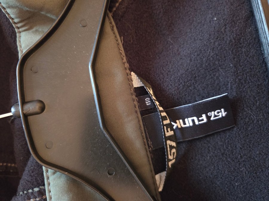 Se produkter som liknar 157 Funk Set Jacka och Byxor .. på Tradera ...