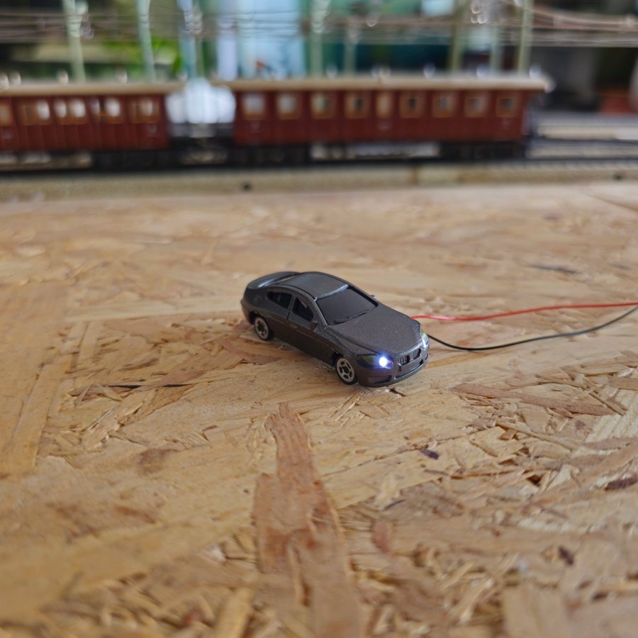 Modellbil Mörkgrå i 1/87 Skala med LED - nr.3 | Köp på Tradera (713202458)