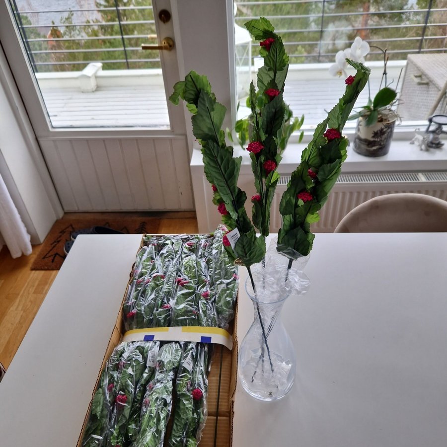 12st Konstgjorda växter / blomma med bär , form.. | Köp på Tradera ...