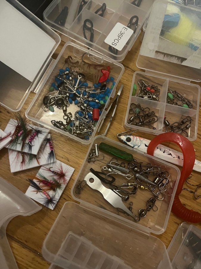 Se produkter som liknar Fisketillbehör och låda för f.. på Tradera (691295937)