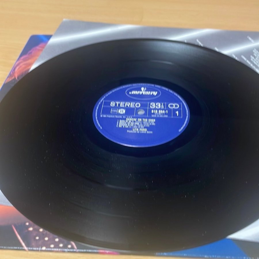 Lita Ford - Dancin' On The Edge LP 1984 | Köp på Tradera (711749725)