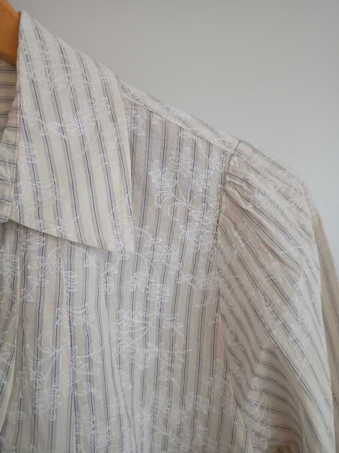 NY! Levete Room randig blus med broderade detal.. | Köp på Tradera ...