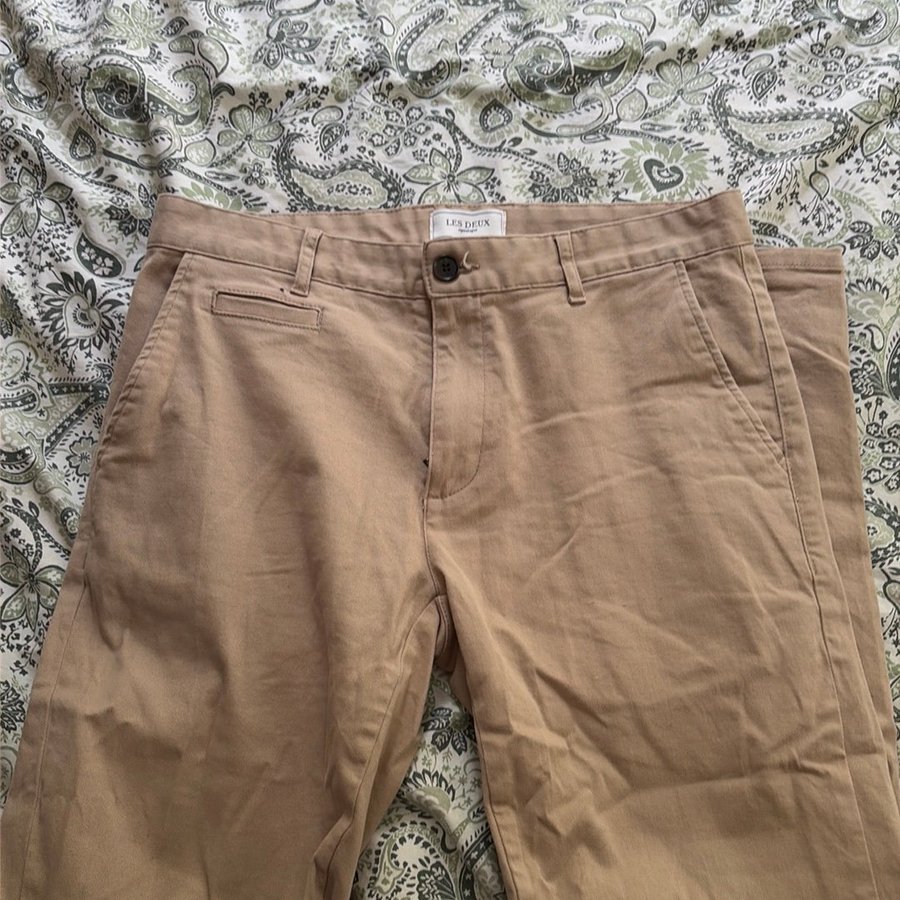 Les Deux beige chinos w29 l32 | Köp på Tradera (734126007)