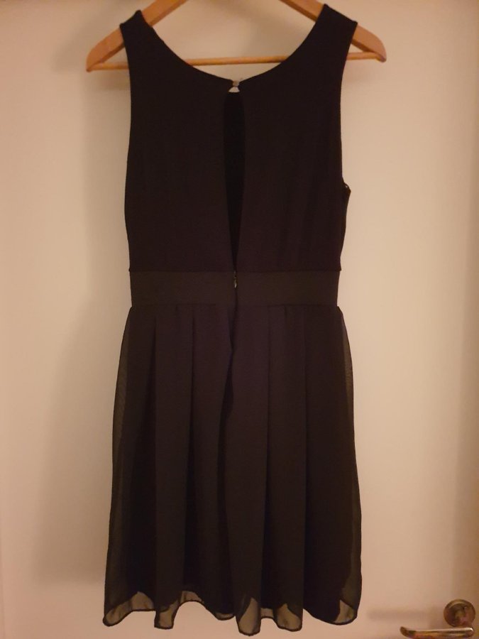 Svart med guld och silver paljetter klänning | Köp på Tradera (708464219)