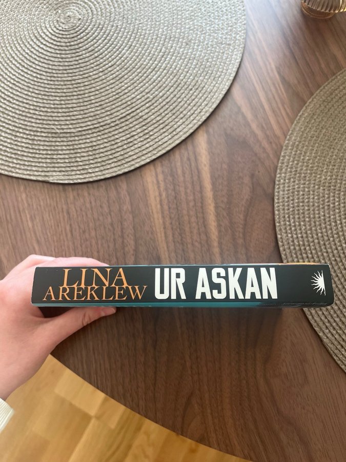 Ur Askan av Lina Areklew Pocket deckare | Köp på Tradera (711907027)
