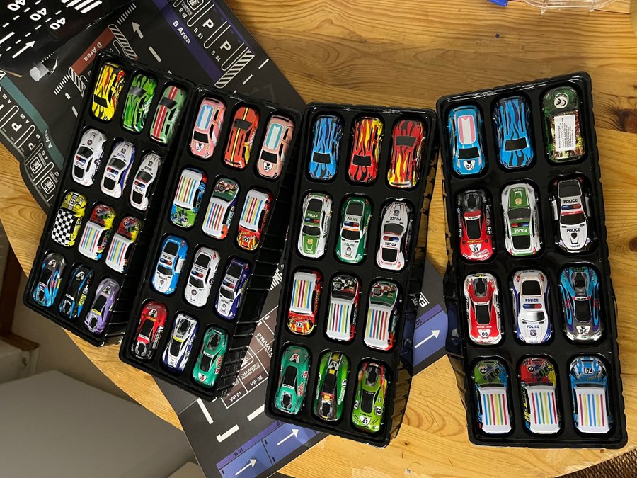 Cars Large Luxury Gift Box - 48 Bilar | Köp på Tradera (707444820)