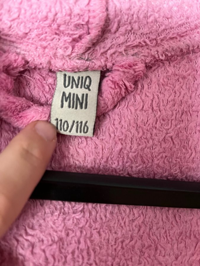 Se produkter som liknar Rosa fluffig morgonrock i sto.. på Tradera ...