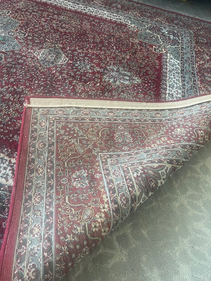 Röd matta med orientaliskt mönster | Köp på Tradera (735538215)