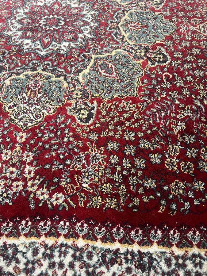 Röd matta med orientaliskt mönster | Köp på Tradera (735538215)
