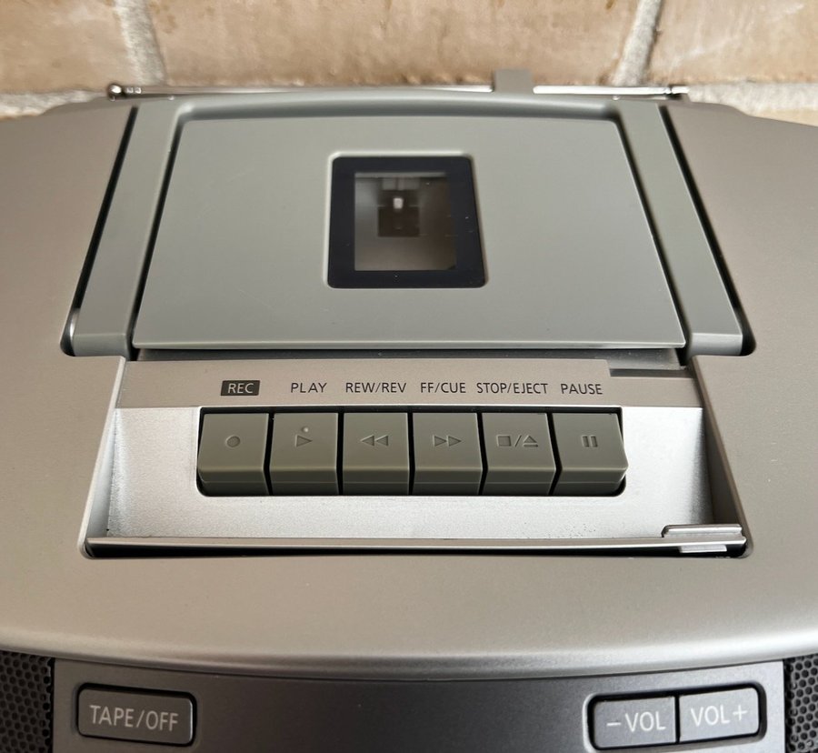 Se produkter som liknar Panasonic RX-D50A. Bärbart CD.. på Tradera ...