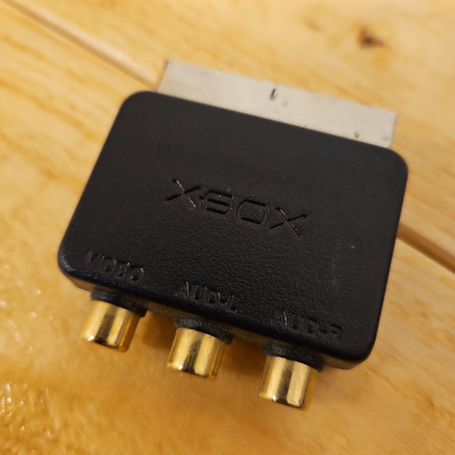 SCART KONTAKT FOR XBOX.FUNGERAR UTMARKT