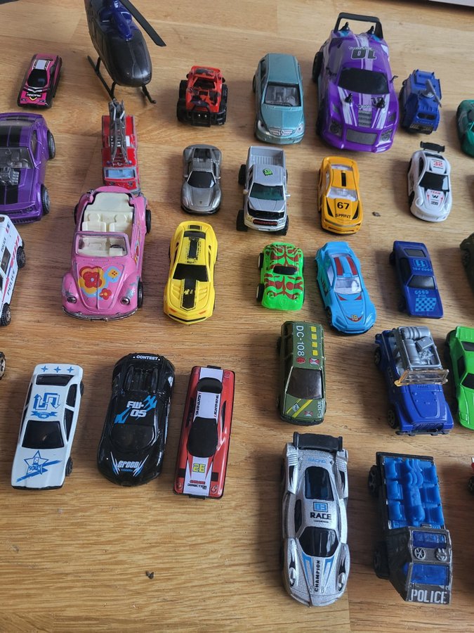 Paket med Leksaksbilar och Helikopter | Köp på Tradera (706779710)