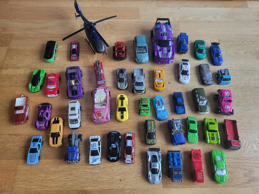 Paket med Leksaksbilar och Helikopter | Köp på Tradera (706779710)