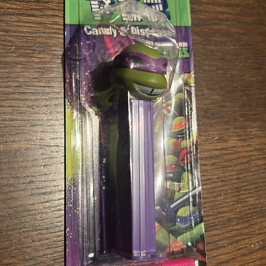 PEZ Candy & Dispenser Teenage Mutant Ninja Turt.. | Köp på Tradera ...