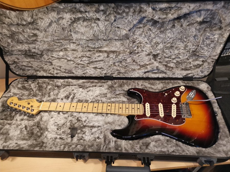 Fender Am Pro II Stratocaster 3TSB, USA | Köp på Tradera (712922525)