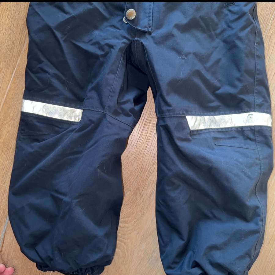 Se produkter som liknar Vinteroverall overall strl 10.. på Tradera ...