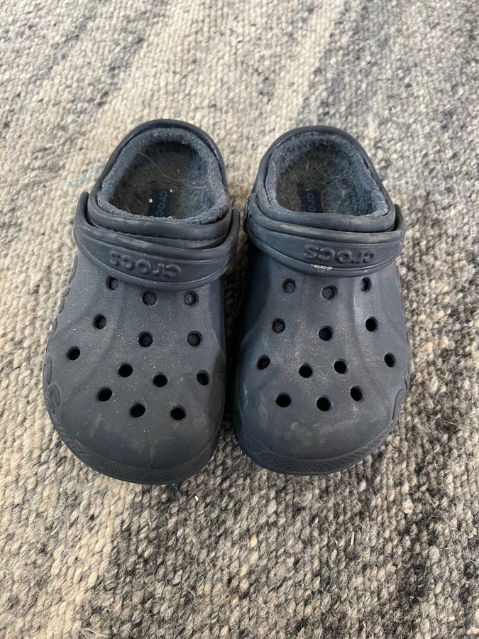 Crocs, fodrade tofflor, blå, storlek 12 (29-30) | Köp på Tradera ...
