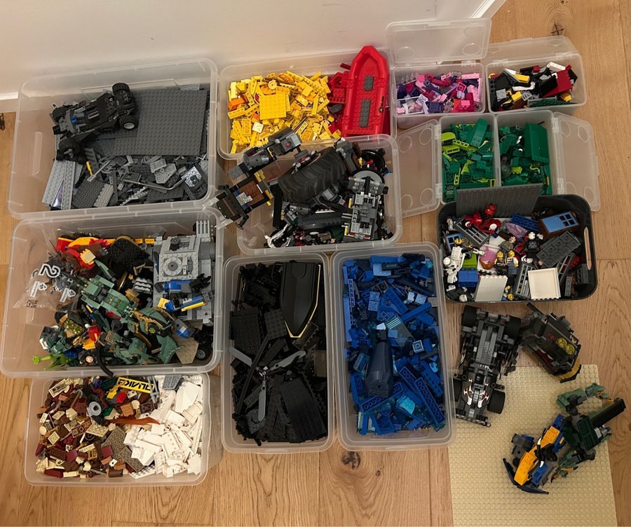 LEGO-paket 12 kg ink 135 minifigurer av olika v.. | Köp på Tradera ...