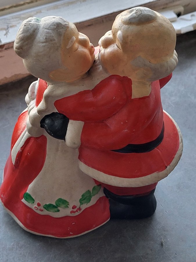 Se produkter som liknar Tomte och Tomtemor Figur på Tradera (690659361)