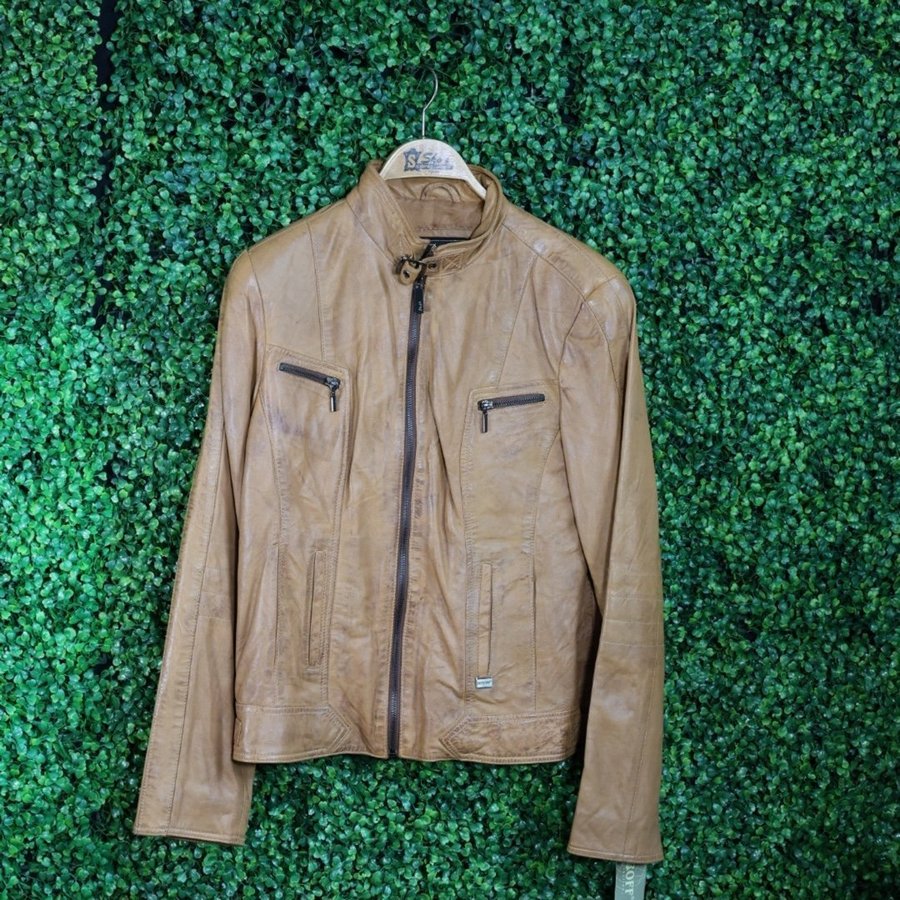 Petroff brun skinnjacka stl 38.. | Köp från LagerOutlet på Tradera ...