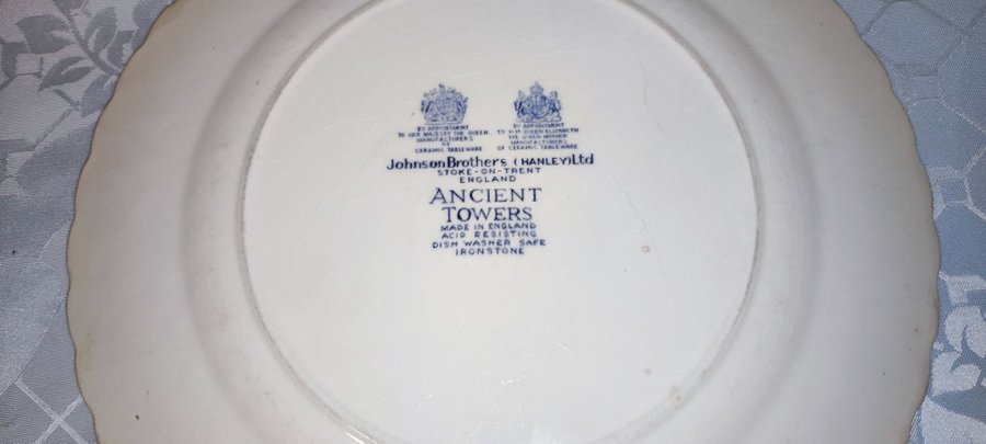 Johnson Brothers 'Ancient Towers' Tallrik | Köp på Tradera (711859641)