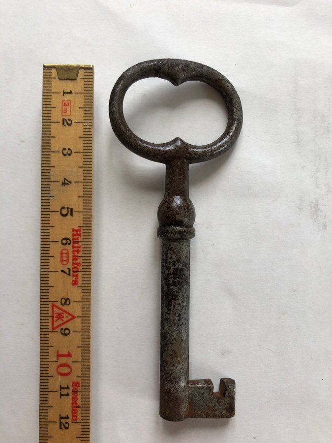 Se produkter som liknar Två styck större gamla robust.. på Tradera (604718004)