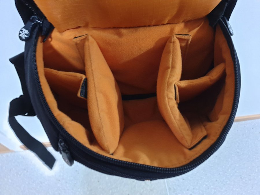 Kameraryggsäck Crumpler Pretty Boy (svart) | Köp på Tradera (676830858)