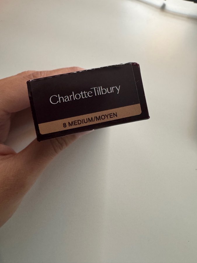 Charlotte Tilbury Light Wonder Foundation - 8 M.. | Köp på Tradera ...