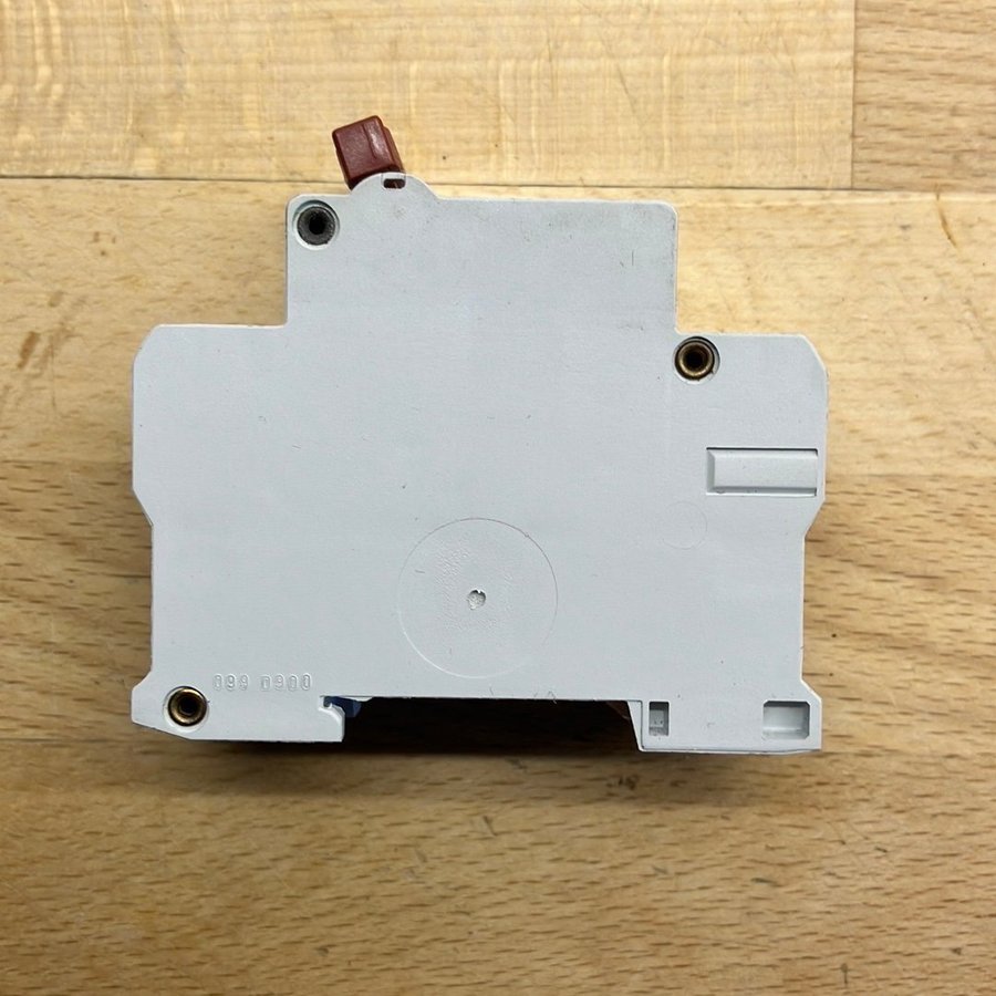 FAZ Nr15-L10A Strömbrytare | Köp på Tradera (696976883)