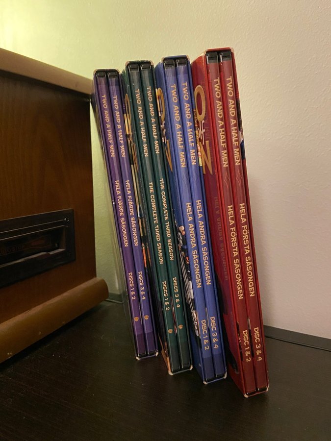 Two and a Half Men - Säsong 1-7 DVD | Köp på Tradera (712065158)