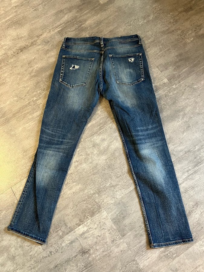 Snyggt slitna SLIM JEANS blåa, storlek W32 L32 | Köp på Tradera (712709037)