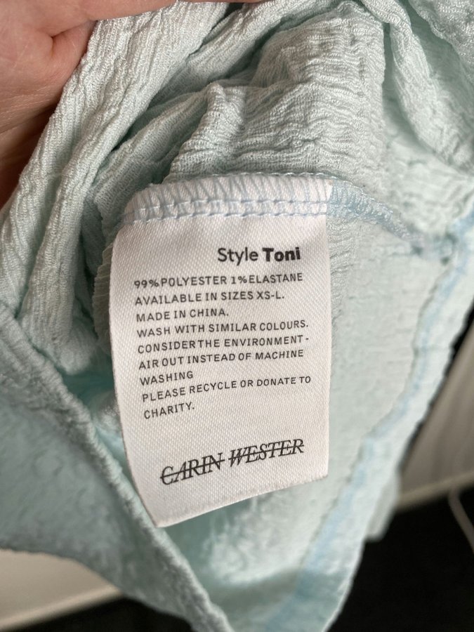 Se produkter som liknar Carin Wester Toni-topp på Tradera (709456397)