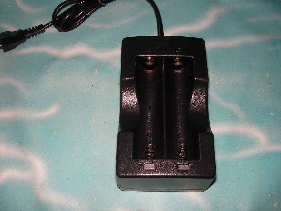 Li-ion batteriladdare 4,2V | Köp på Tradera (713542306)