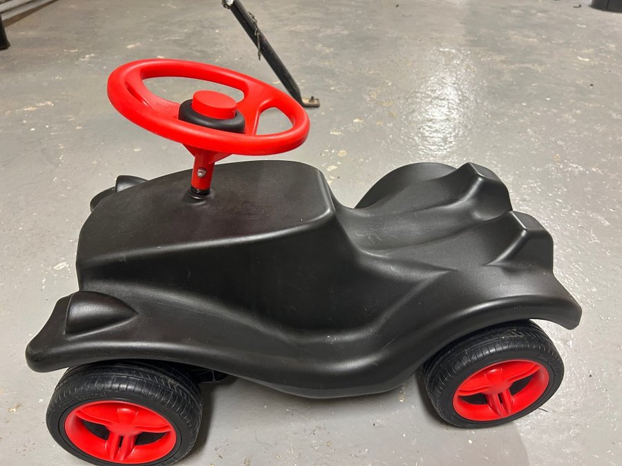 BIG Bobby Car Classic, Svart med röda detaljer | Köp på Tradera (734421556)